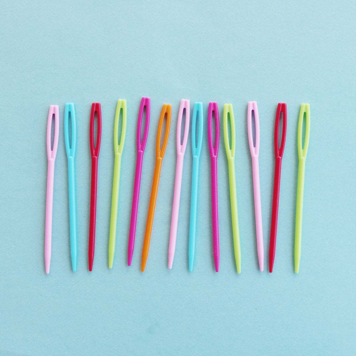 Plastic tapestry needle — Armazém das Manualidades